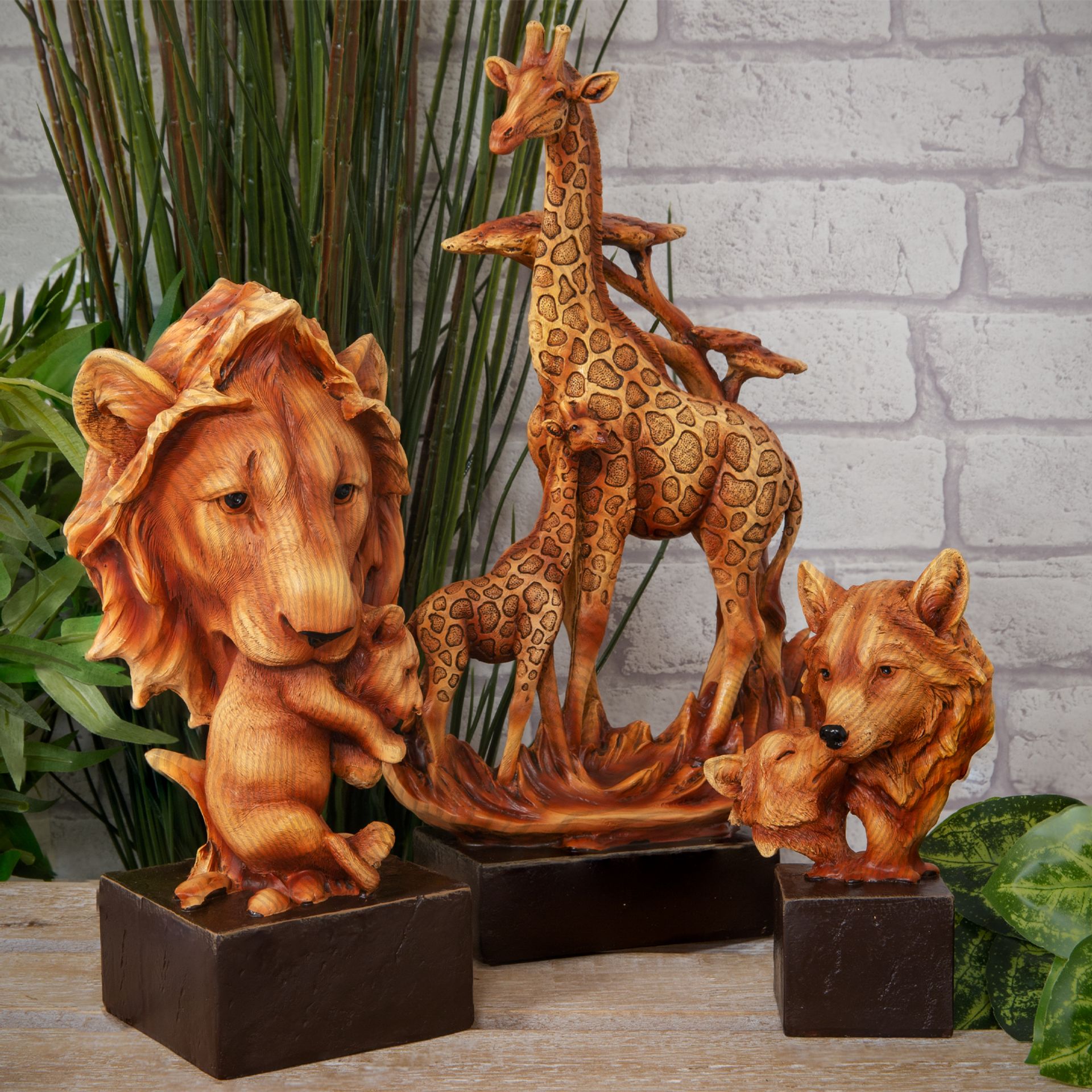 Naturecraft Wood Effect Resin Figurine - Giraffe Family | Widdop and Co.